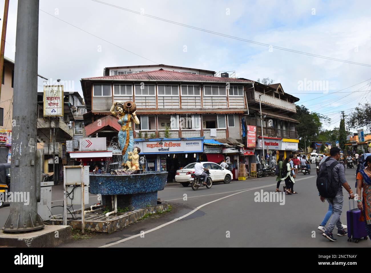MAHARARSHTRA, PUNE, LONAVALA, August 2022, People at City Chowk with ...