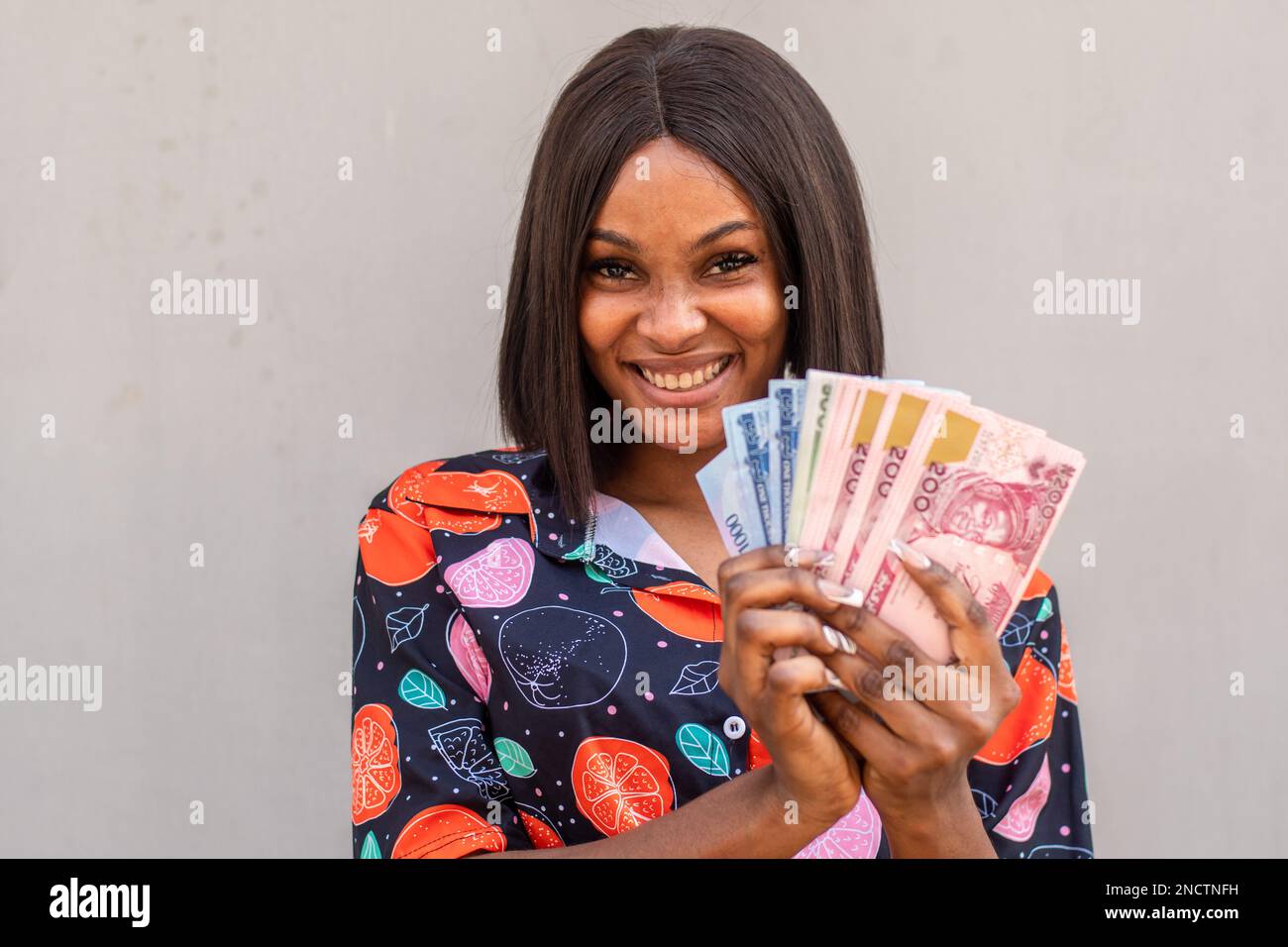 Five naira note nigerian hi-res stock photography and images - Alamy