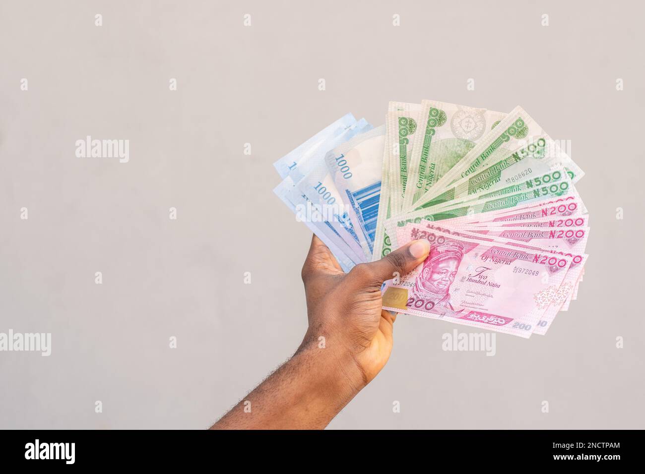person holding the new nigerian naira notes Stock Photo - Alamy