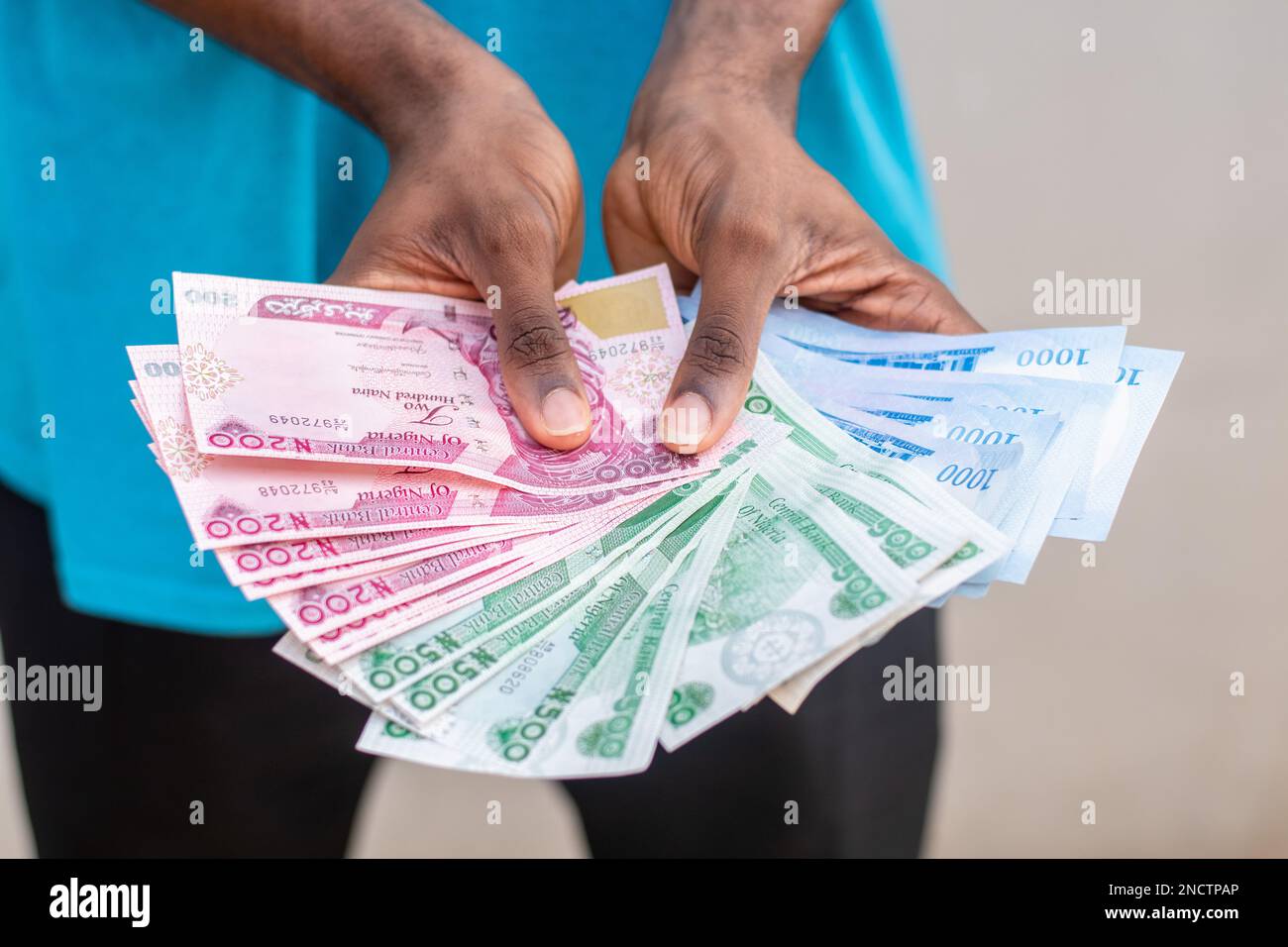 person holding the new nigerian naira notes Stock Photo - Alamy