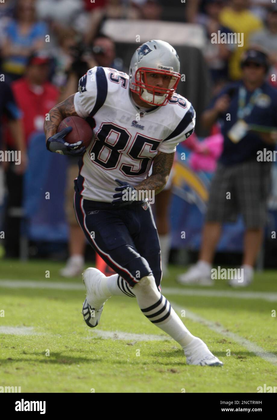 New England Patriots tight end Aaron Hernandez (85) during an NFL ...