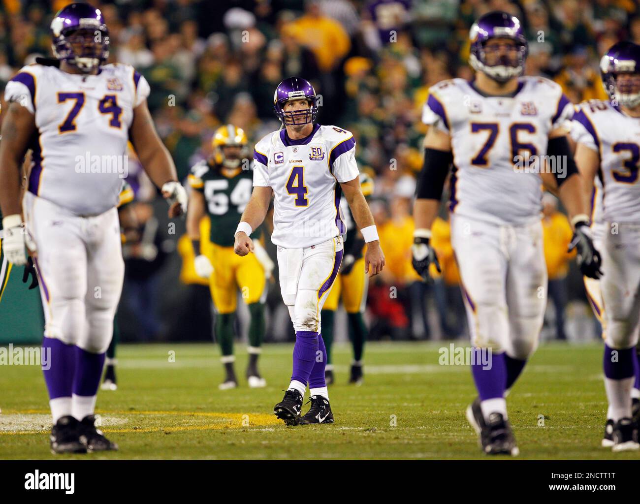 Minnesota Vikings quarterback Brett Favre (4) reacts to an offensive ...