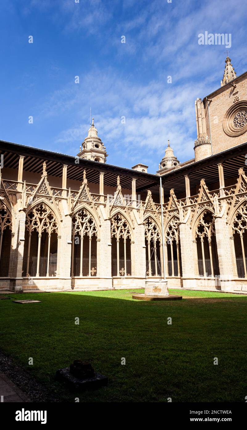 Ornate gothic cloister arcade arches of the Catholic Catedral de Santa ...
