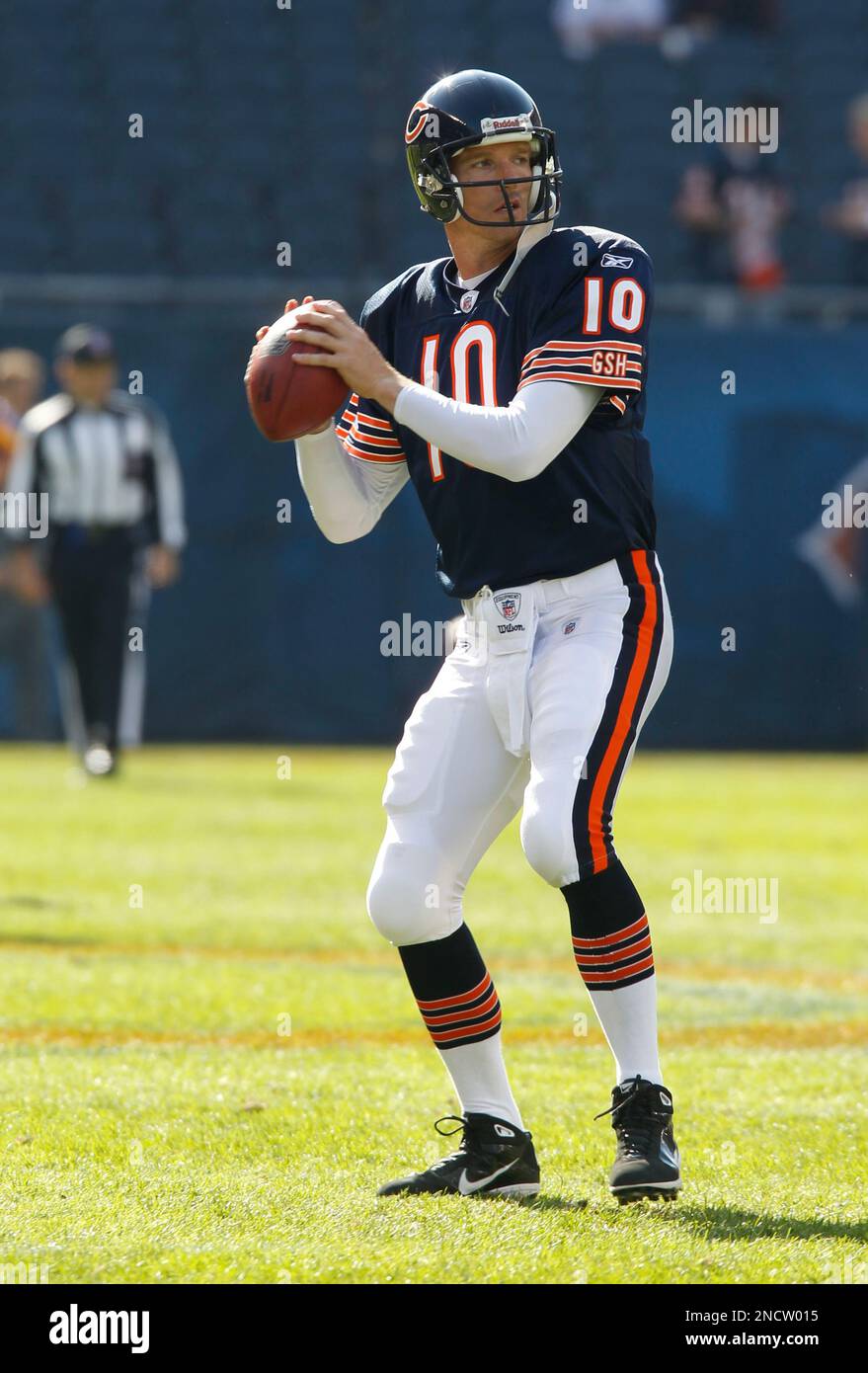 Chicago Bears quarterback Todd Collins (10) warms upbefore an NFL football game against the ...