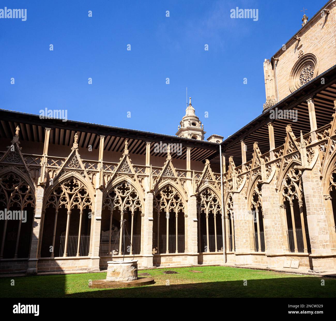 Ornate gothic cloister arcade arches of the Catholic Catedral de Santa ...