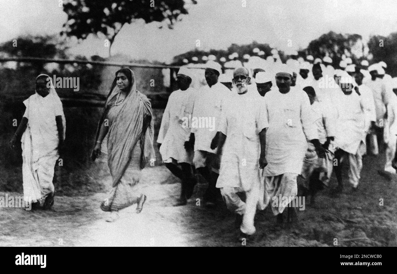 Sarojini Naidu, the leader of the Dharasana Satyagraha, the protest ...