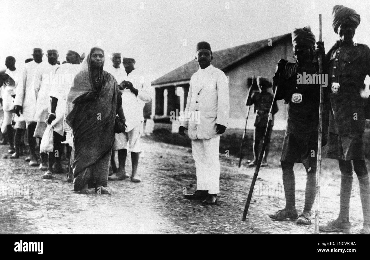 Sarojini Naidu, the leader of the Dharasana Satyagraha, the protest ...