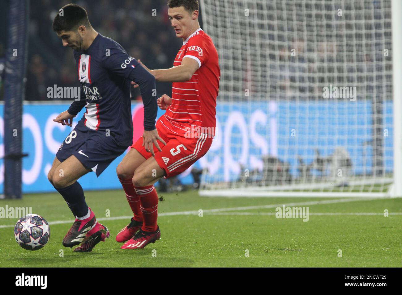 5 benjamin pavard of fcbayern hi-res stock photography and images - Alamy