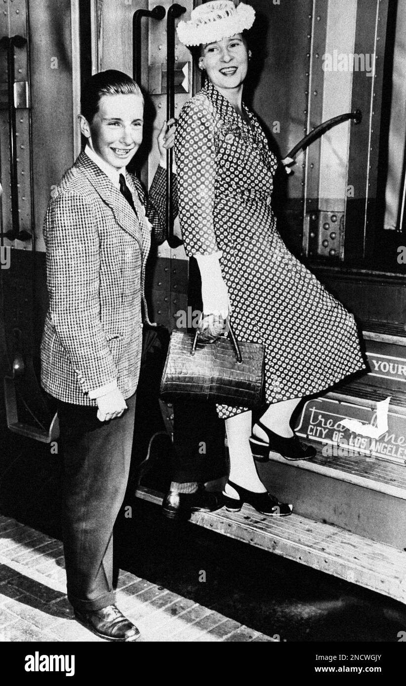 Lady Thelma Furness Biography