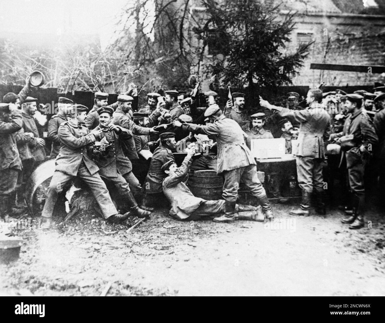 Germans celebrating Christmas in 1914. (AP Photo Stock Photo - Alamy