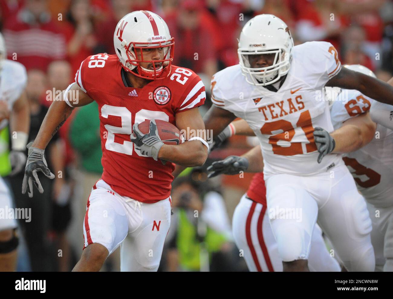 Nebraska's Eric Hagg (28) gets away from Texas' Chris Whaley to return ...
