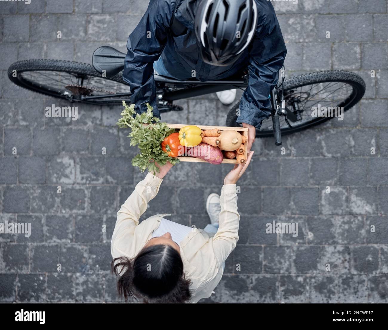 Cycling logistics hi-res stock photography and images - Alamy