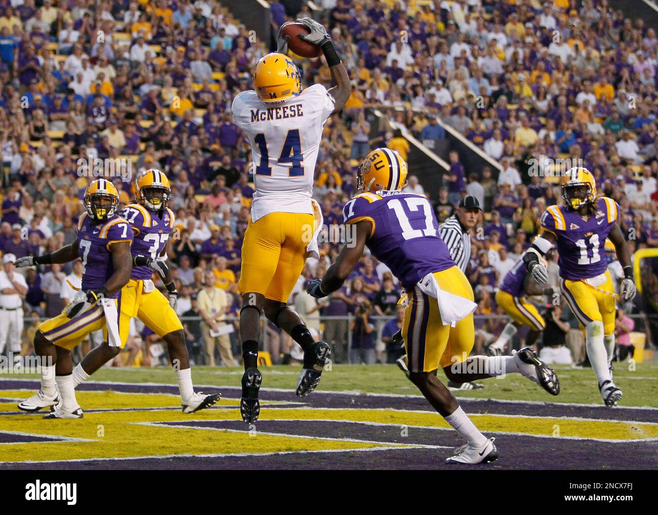 LSU cornerback Patrick Peterson (7), safety Karnell Hatcher (37 ...