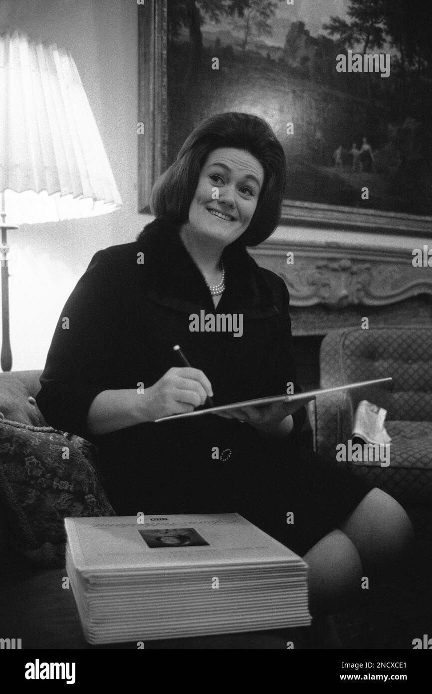 Australian soprano Joan Sutherland signing autographs in 1969. (AP ...