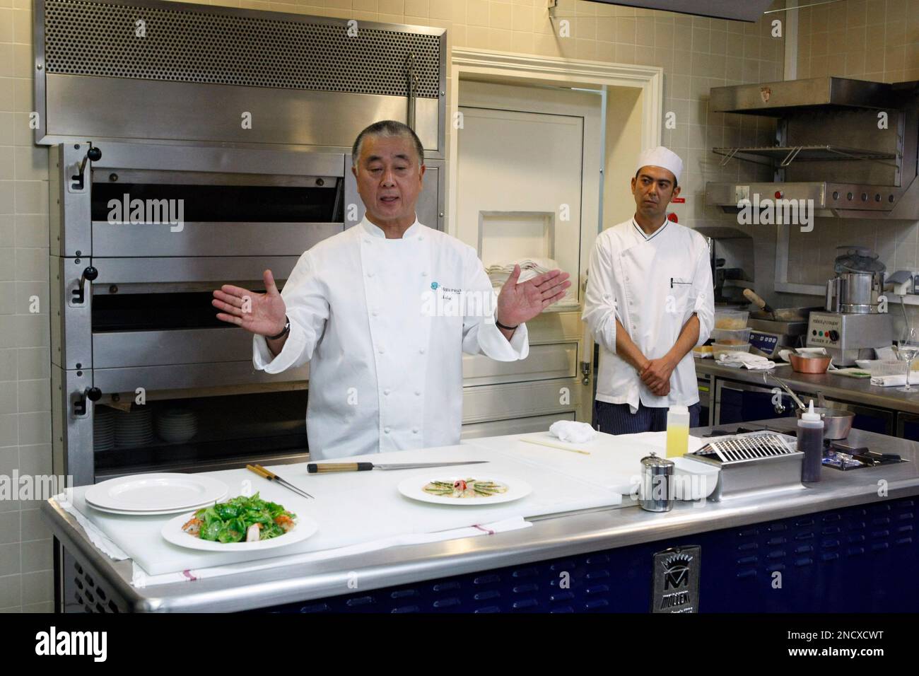 Celebrity Japanese chef Nobuyuki Matsuhisa teaches Japanese cuisine at ...