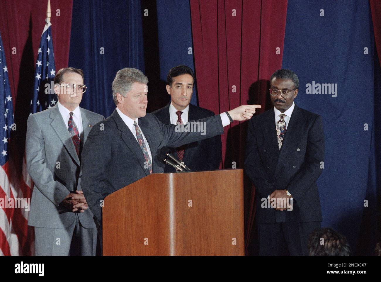 President-elect Bill Clinton announces his appointees for cabinet posts ...