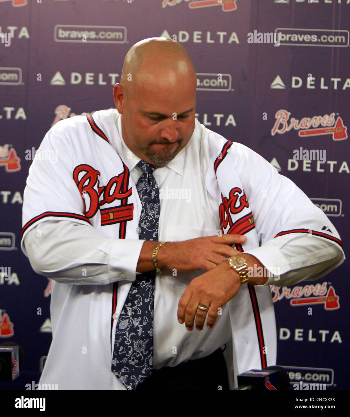 Atlanta Braves new manager Fredi Gonzalez tries on a Braves jersey ...