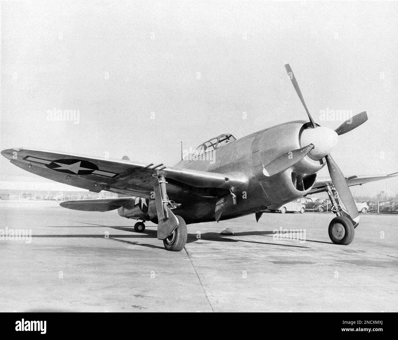 Thunderbolts dive at 680 MPH US Army Air Force Hugelmeyer Mitchell ...