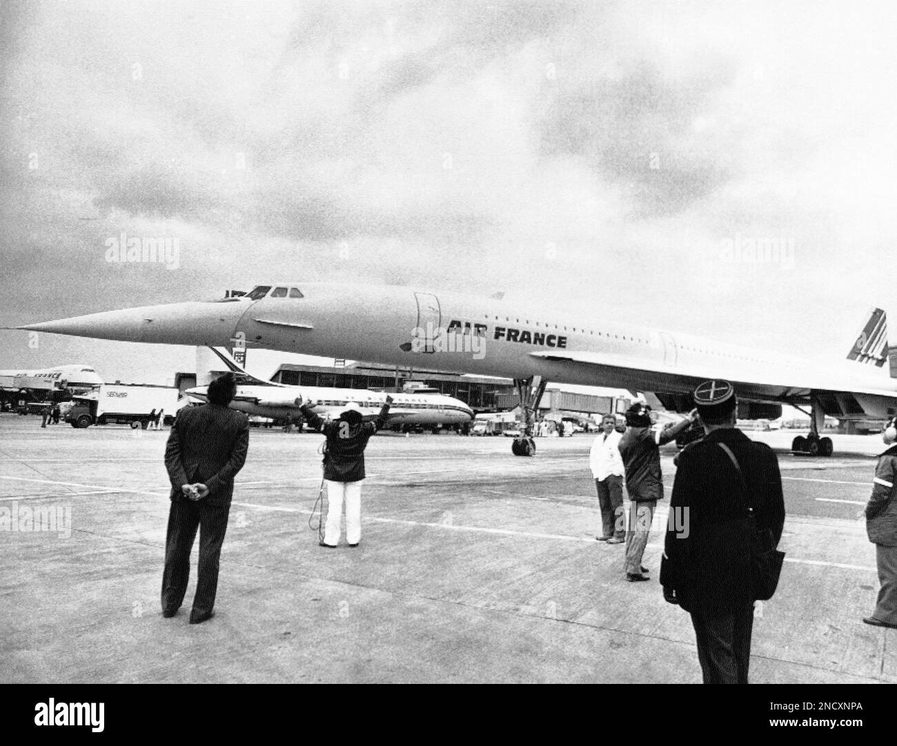 France's first Concorde supersonic jetliner, is air bound from Charles ...