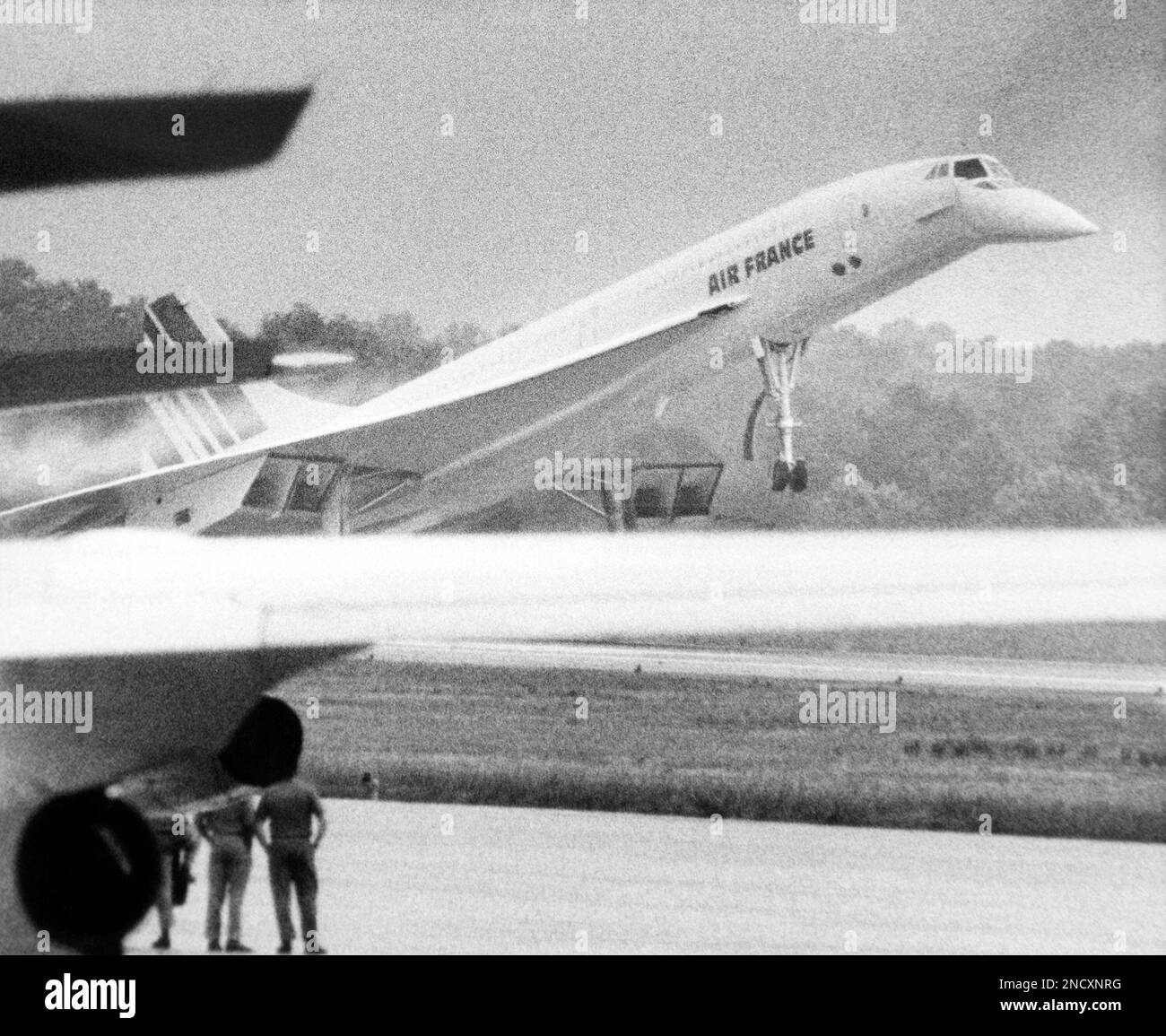 The French Supersonic Concorde lands at Andrews Air Force Base, May 17 ...