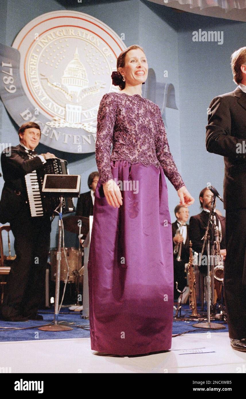 Marilyn Quayle at pre-Inaugural gala Jan. 18, 1989. (AP Photo Stock ...