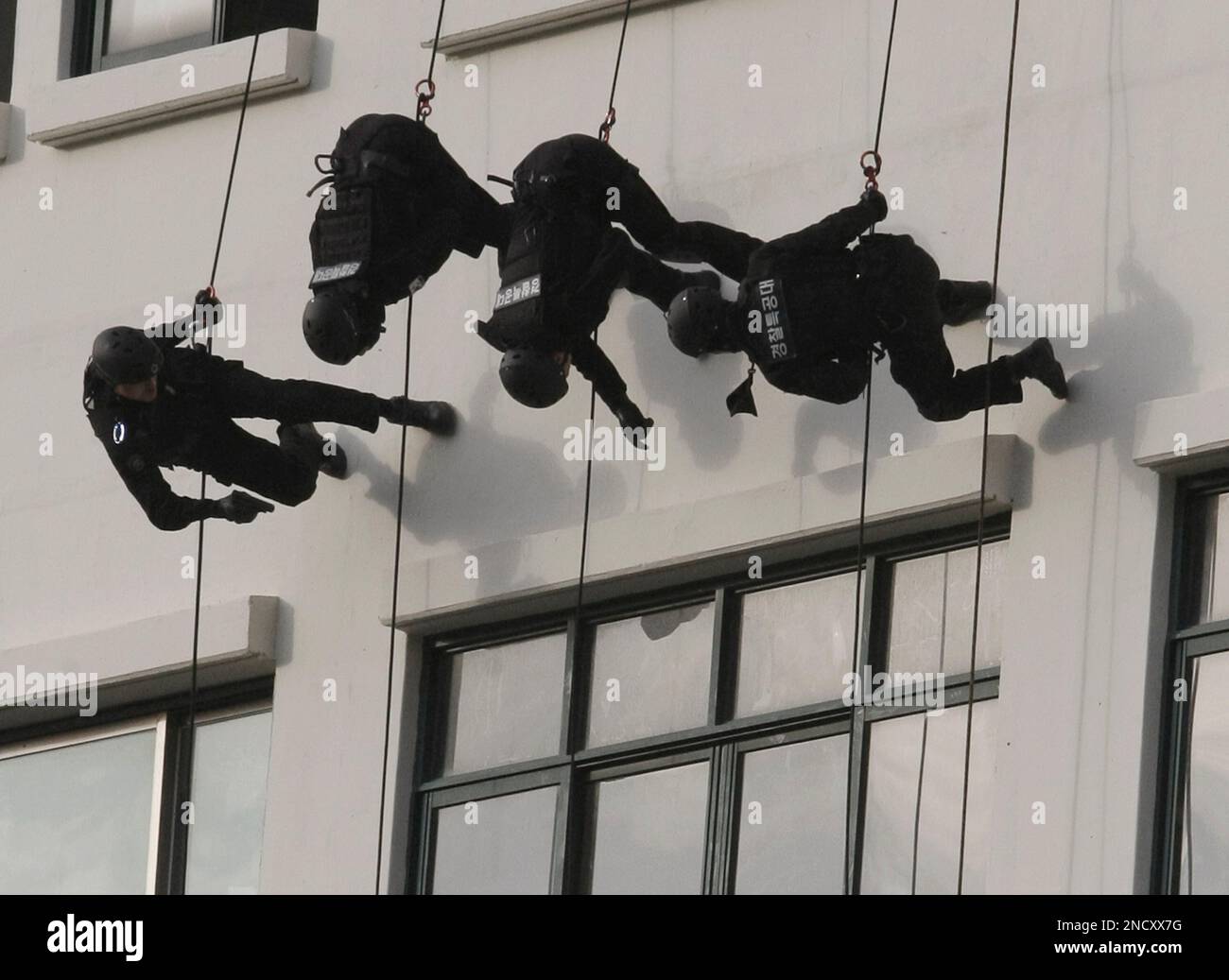 South Korean police officers using ropes take their positions on the ...