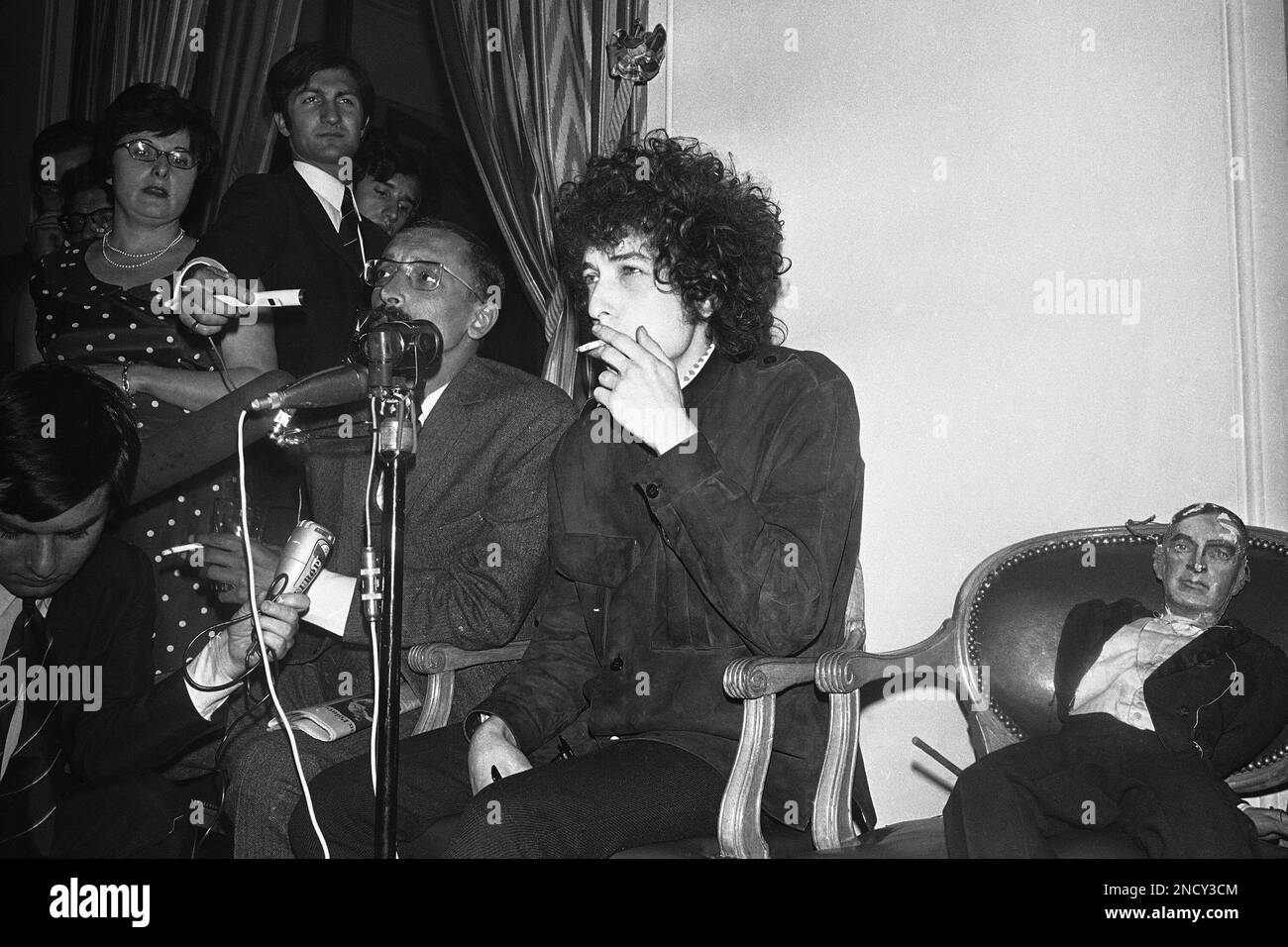 American folk singer Bob Dylan smokes as he faces the media during a ...
