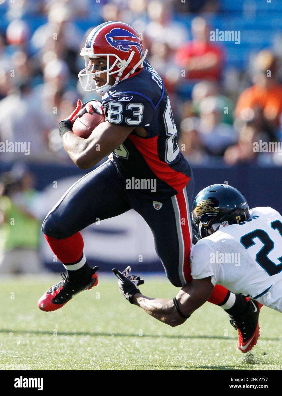 Buffalo Bills wide receiver Lee Evans (83) is tackled by Jacksonville ...