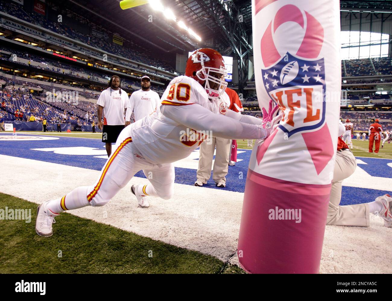 Kansas City Chiefs defensive tackle Shaun Smith warms up before the ...