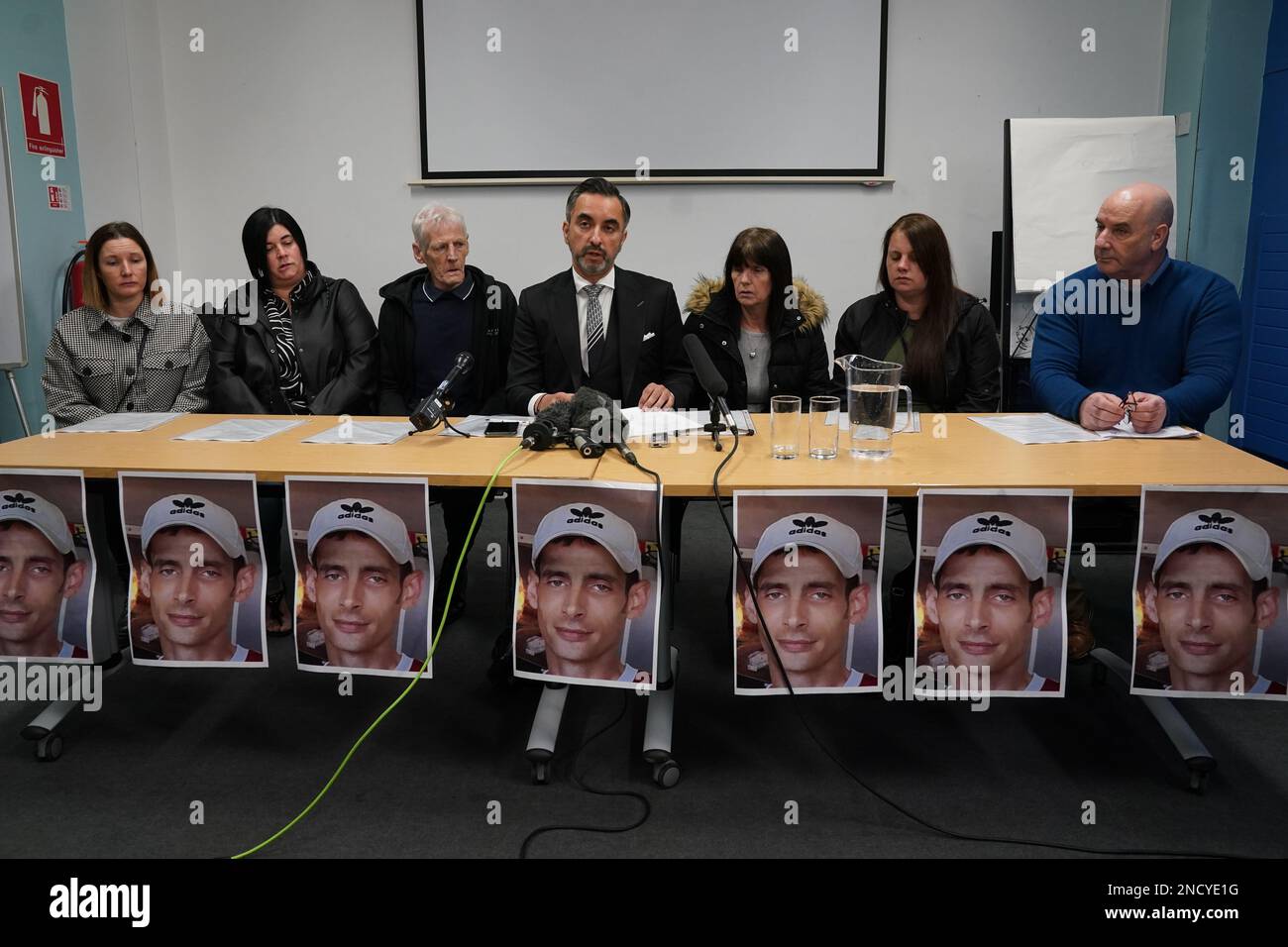 The family of Joseph Sneddon (left to right) sisters Gillian Sinclair ...