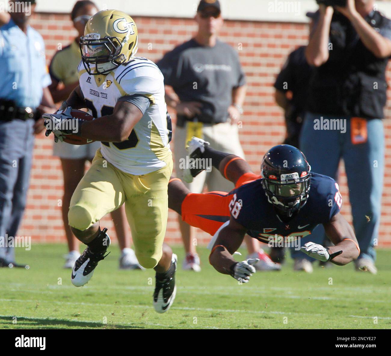 Georgia Tech running back Roddy Jones (20) breaks away from Virginia's ...