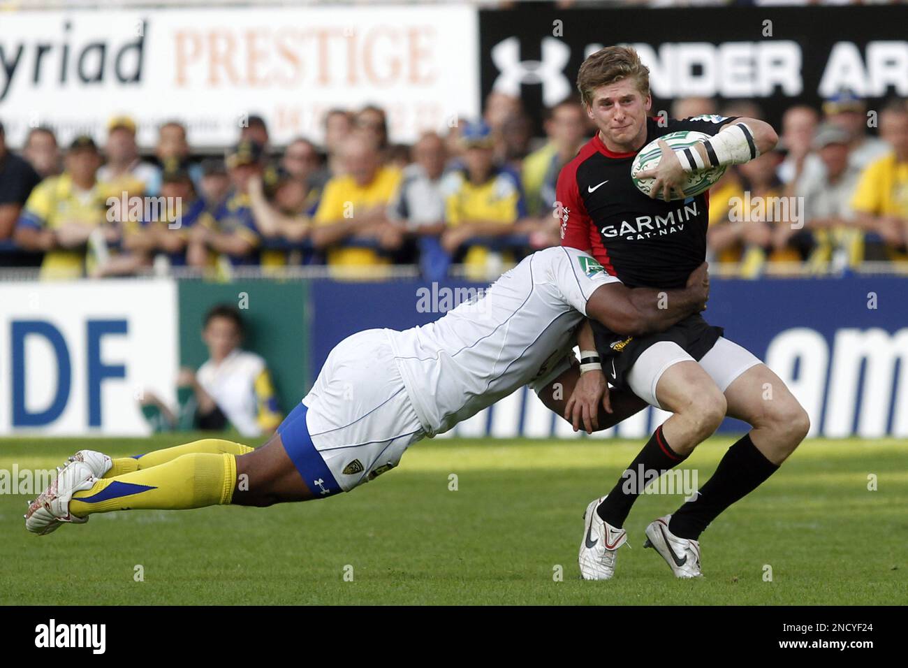 Saracens David Strettle, right, is tackled by Clermont Ferrand's ...