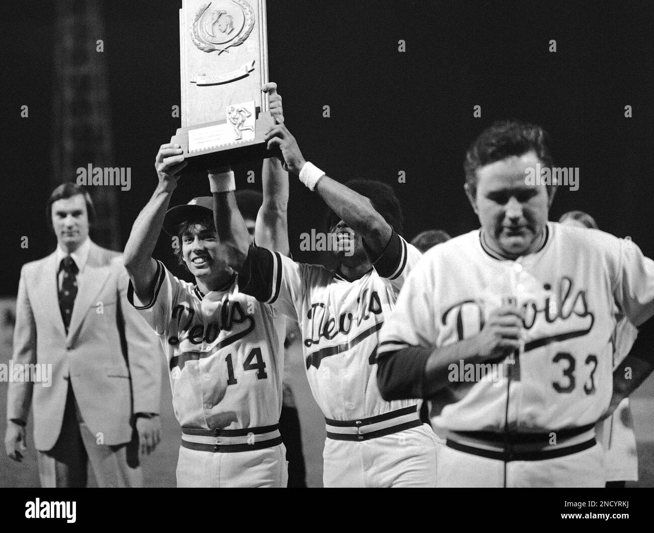 Arizona State first shortstop Mike Henderson (14) and center fielder ...