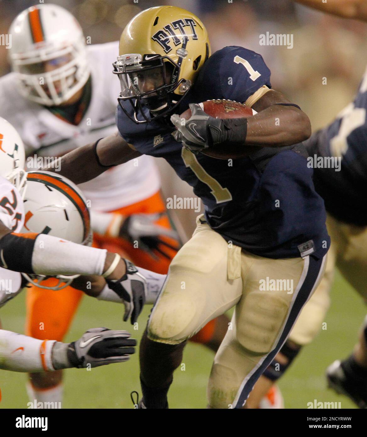 Pittsburgh running back Ray Graham (1) plays in the NCAA college ...