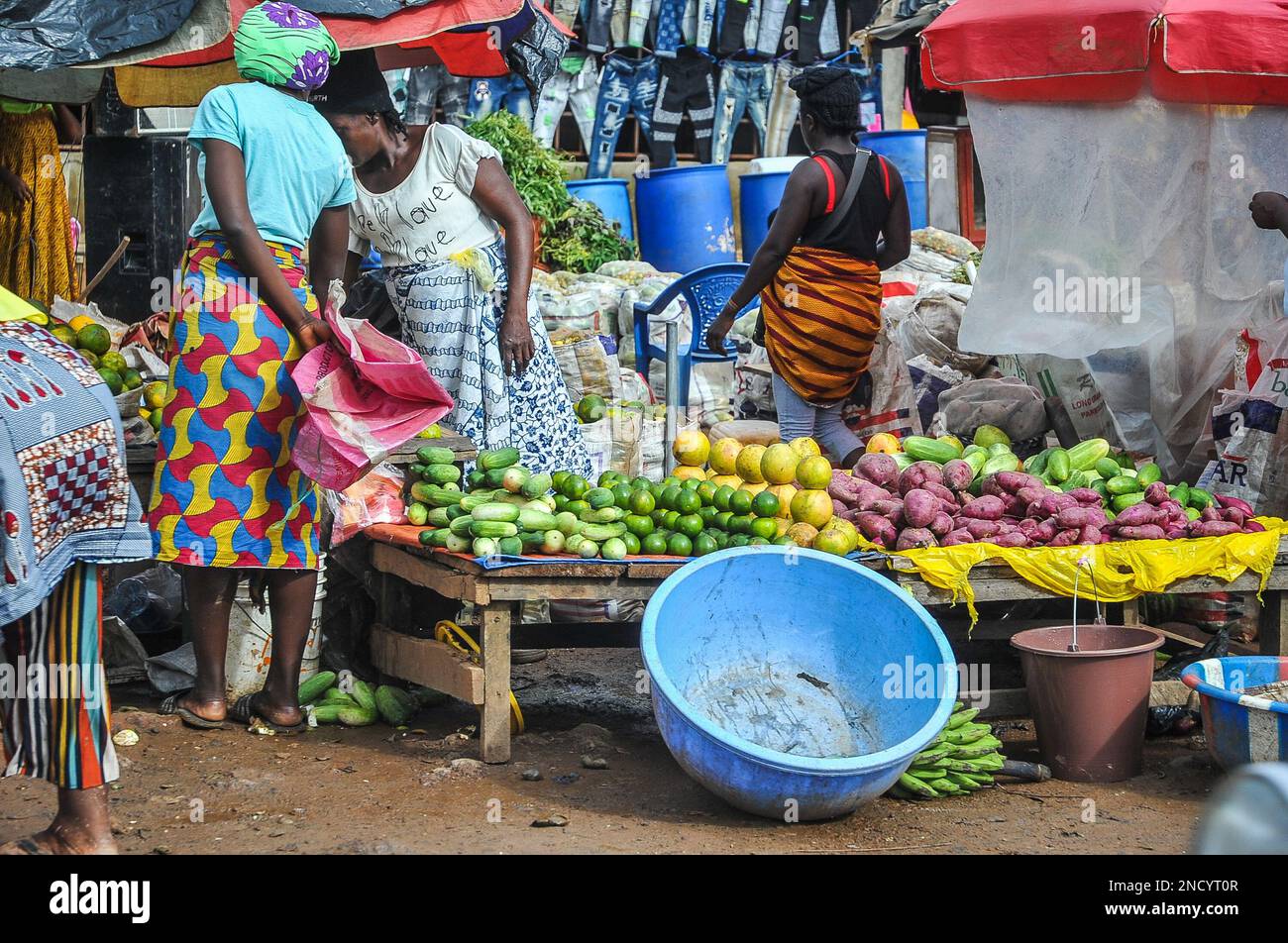 Monrovia gbarnga african market hi-res stock photography and images - Alamy