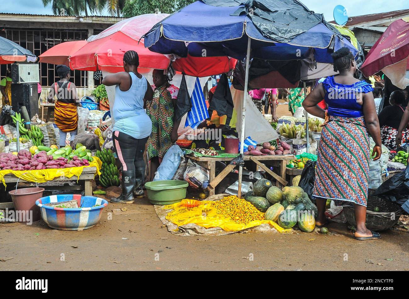 Monrovia gbarnga african market hi-res stock photography and images - Alamy