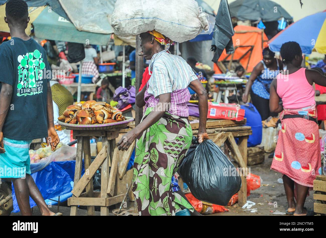 Monrovia gbarnga african market hi-res stock photography and images - Alamy