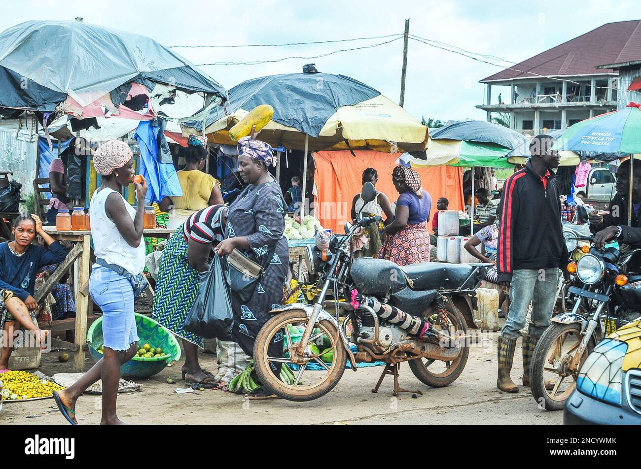 Monrovia gbarnga african market hi-res stock photography and images - Alamy