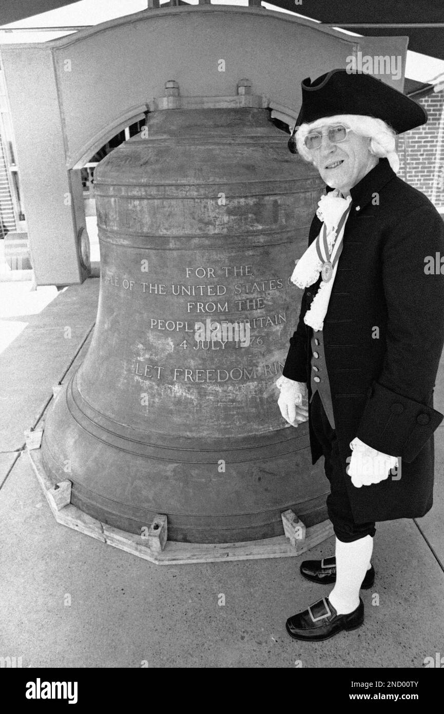 Henry Shuttleworth of the Independence Hall Bell Ringers Society ...
