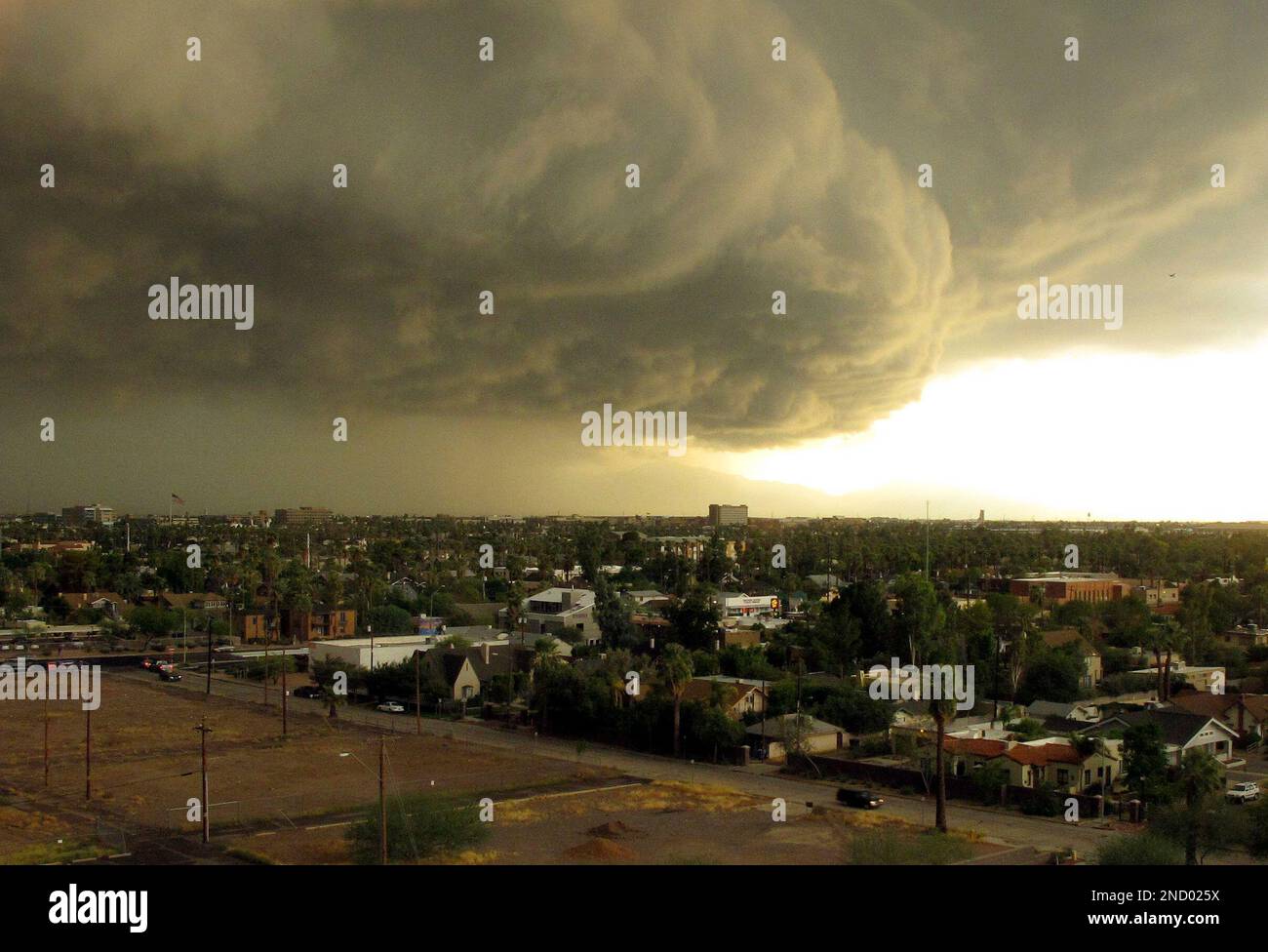 Storm clouds carrying heavy rain move across downtown Phoenix, Tuesday ...