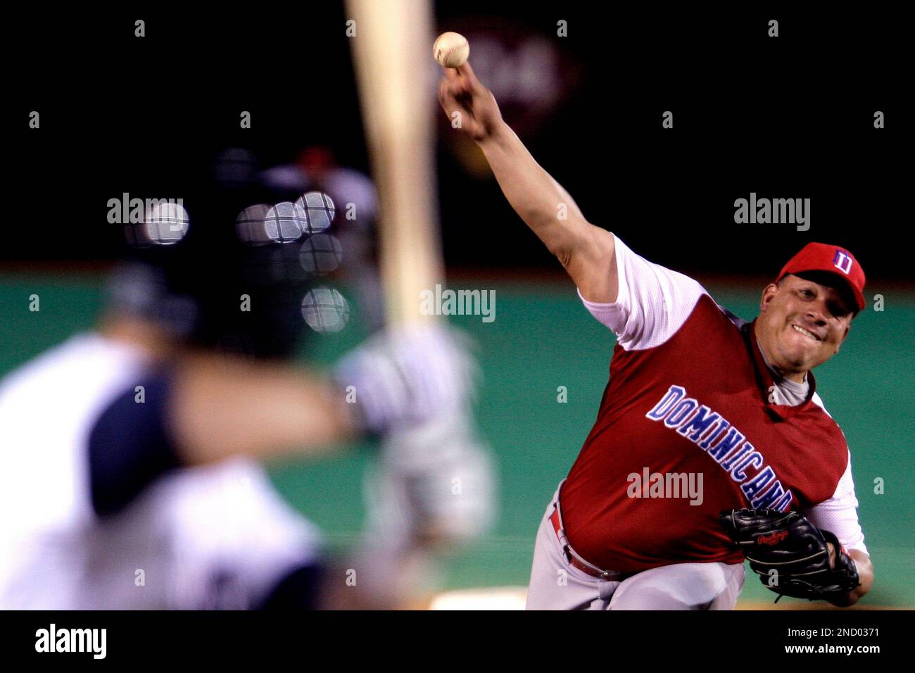 Dominican Republic's starting pitcher Bartolo Colon throws to US' Mike ...