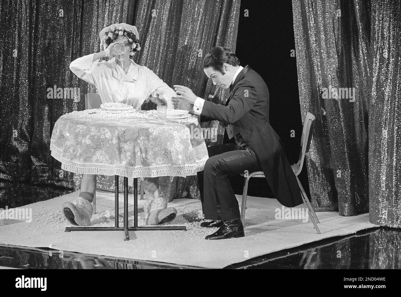 Robert Shields and Lorene Yarnell perform at the Dorothy Chandler ...