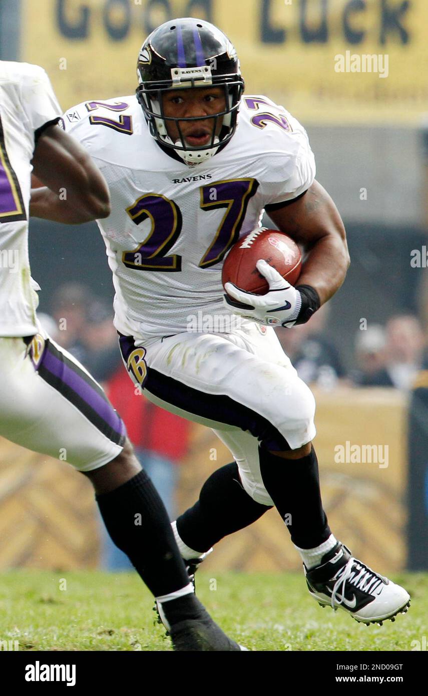 Baltimore Ravens running back Ray Rice (27) rushes during an NFL ...