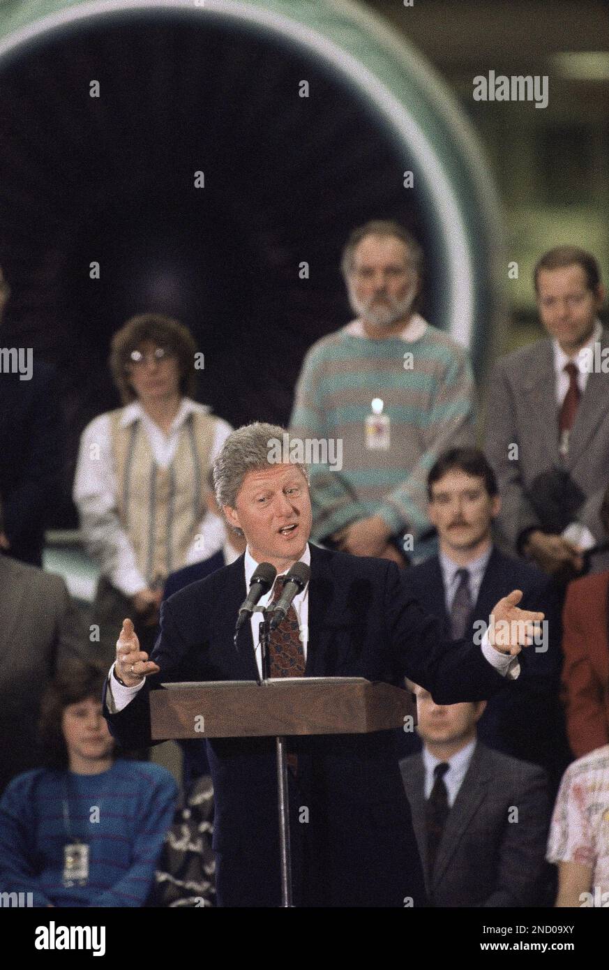 U.S. President Bill Clinton addresses workers and aircraft industry ...