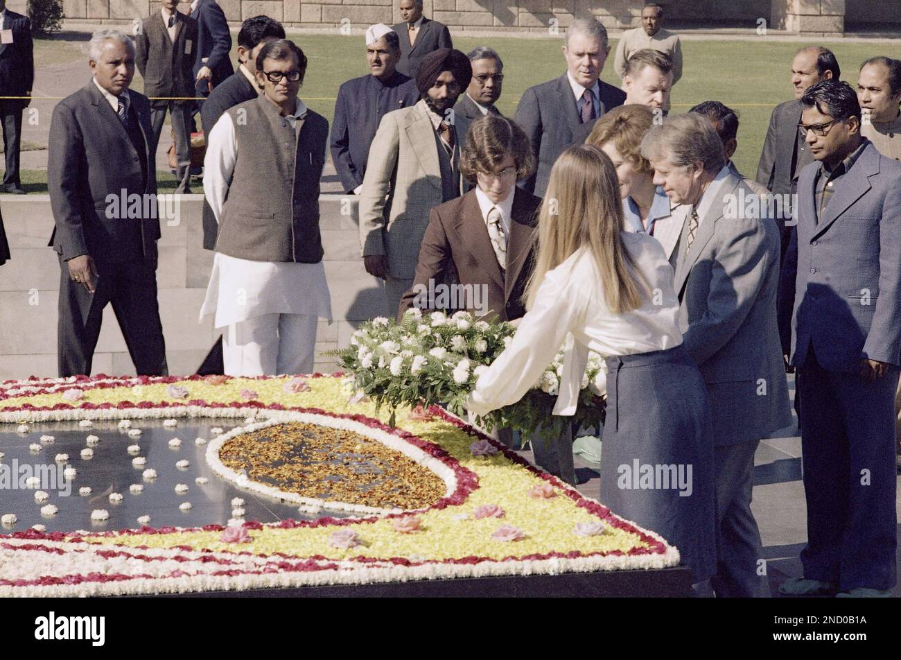 President Jimmy Carter and Mrs. Rosalynn Carter lay a wreath at the ...