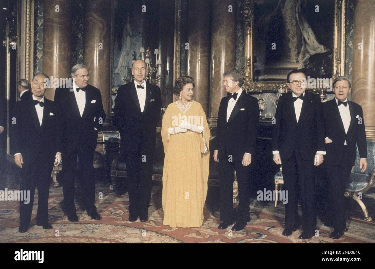 President Jimmy Carter the Queen ELizabet II of Enmgland with others on ...