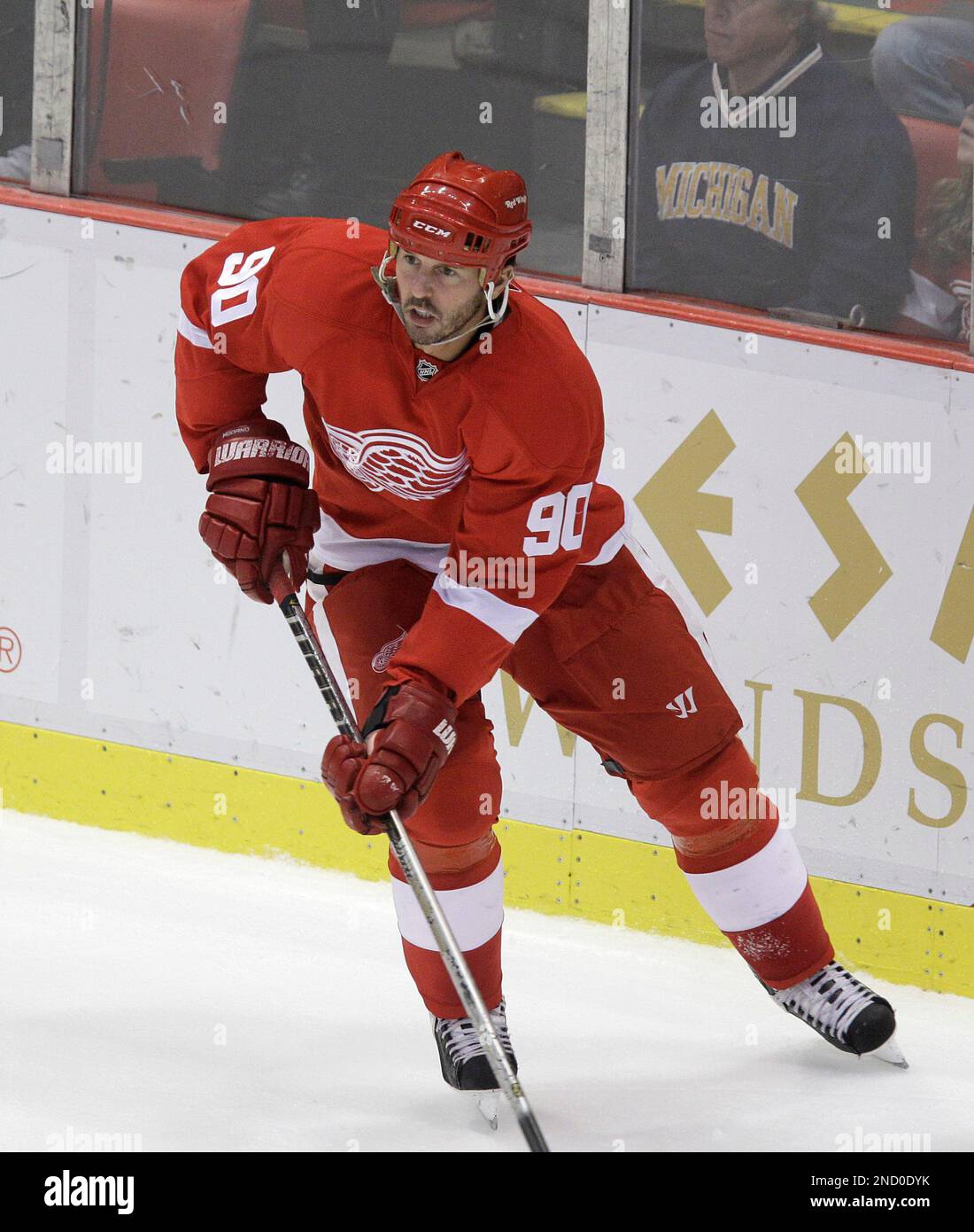 Detroit Red Wings center Mike Modano (90) is seen during the third ...