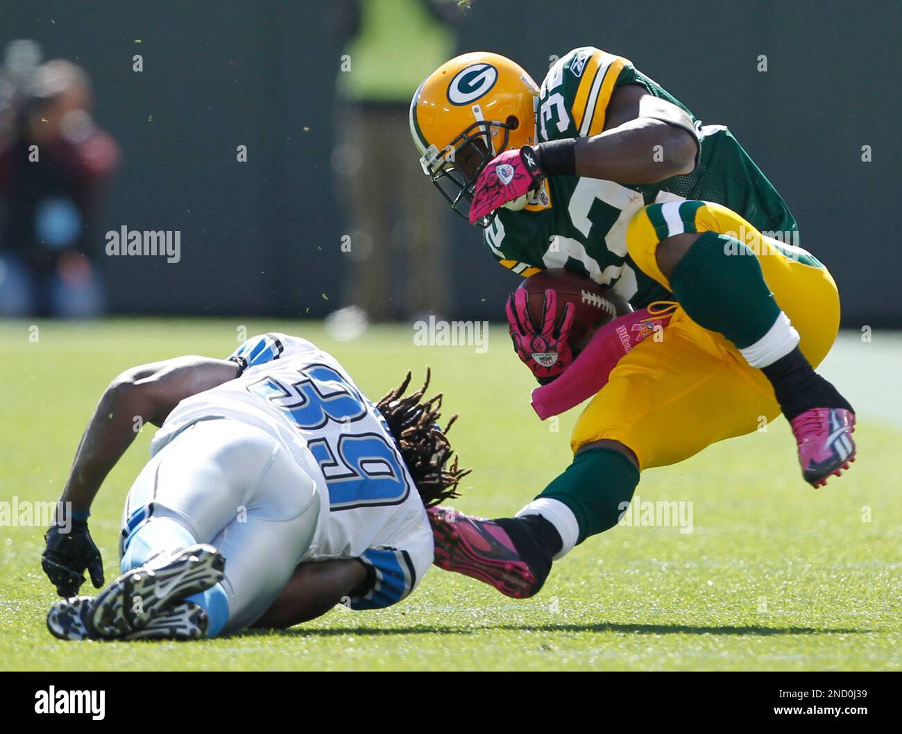 Green Bay Packers running back Brandon Jackson (32) is tripped by ...
