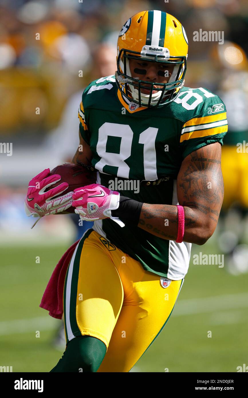 Green Bay Packers' Andrew Quarless warms up before an NFL football game ...