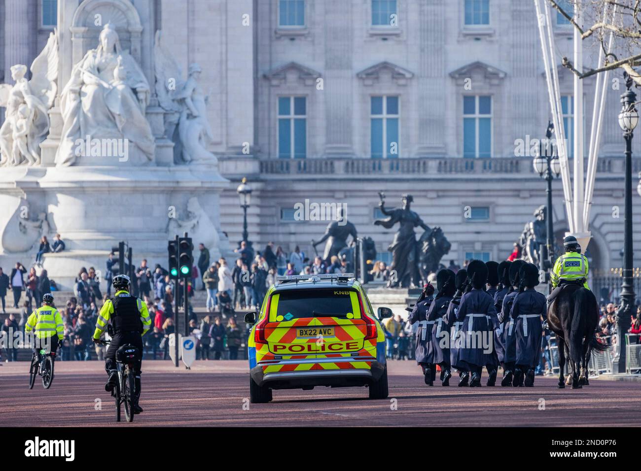 Large croud hi-res stock photography and images - Alamy